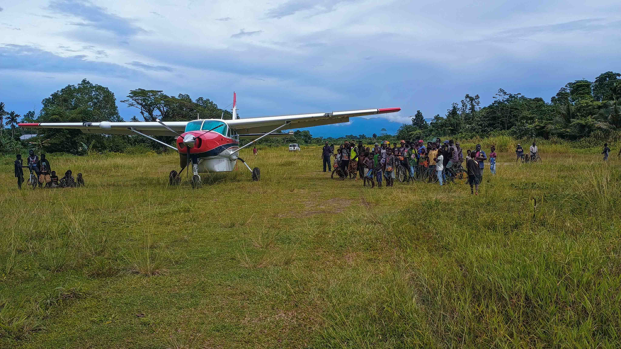 President Toroama warmly welcomes launch of MAF operations | Papua New ...